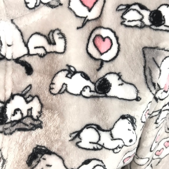 Peanuts | Intimates & Sleepwear | Peanuts Snoopy Hooded Robe Gray Pink ...